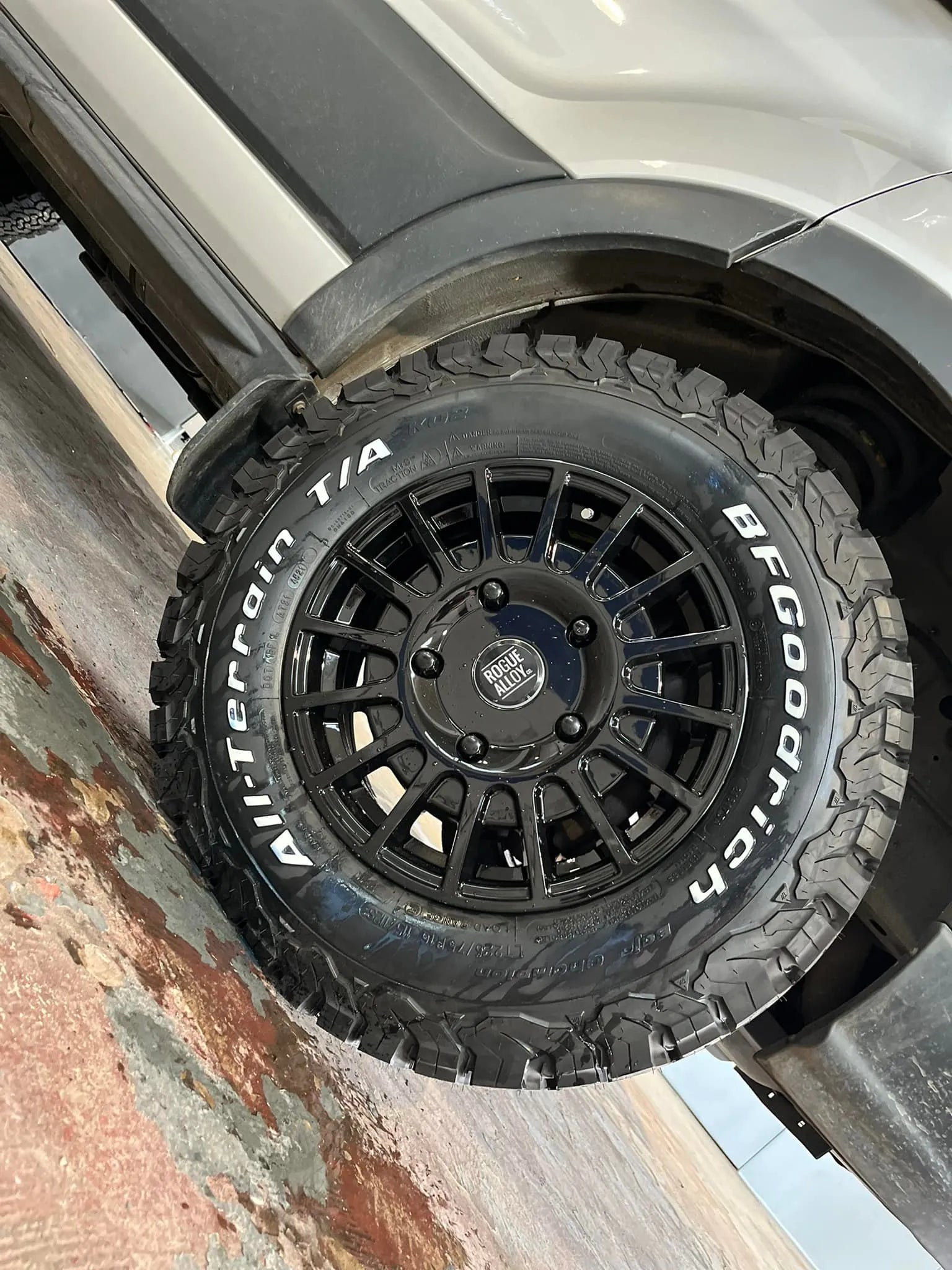 BFGoodrich All Terrain T/A KO2 225/75/R16 (115) – Loodys